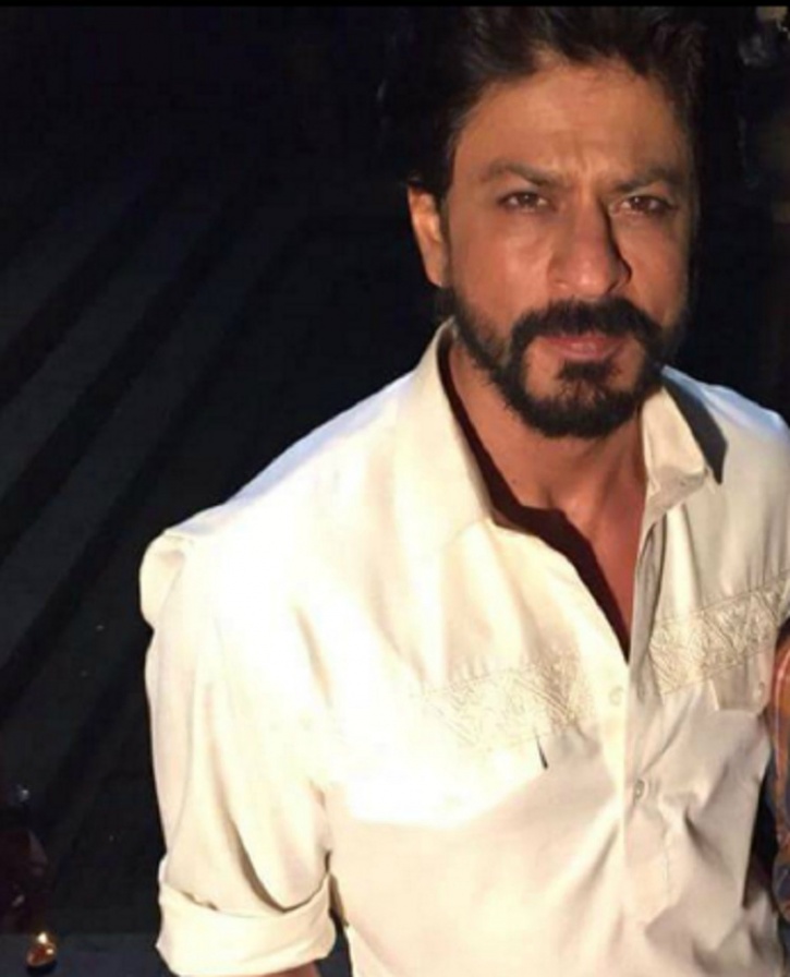 Shah Rukh Khan Shared A Picture Of His Tanned And Scruffy Look From Raees And Its Smoking Hot
