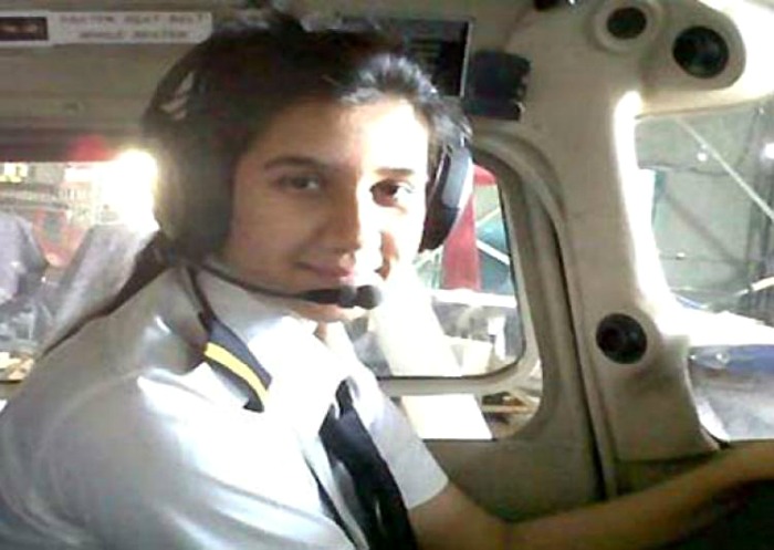Meet Ayesha Aziz, India's Youngest Pilot Who Got Her License When She ...