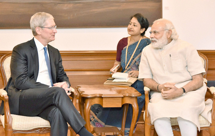 Tim Cook Meets Narendra Modi, Discusses Apple's Make In India Plans