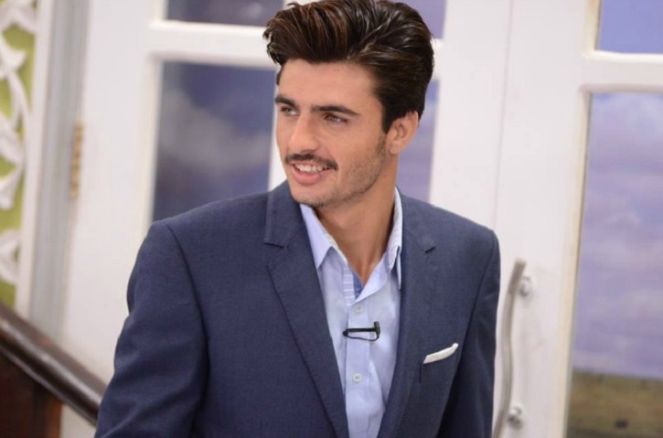 The Blue Eyed 'Chaiwalla' Says That He Looks Like SRK & Guess What The ...