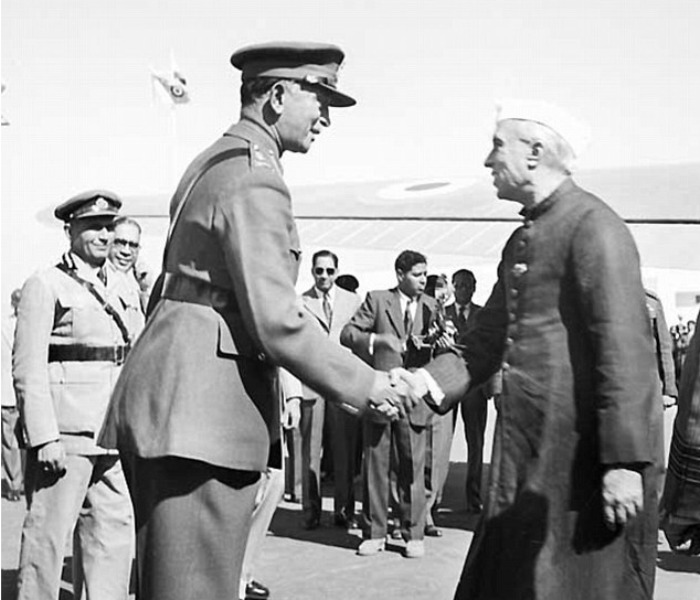 Here's Why Pakistani Army Generals Enjoy More Power Than Their Indian ...