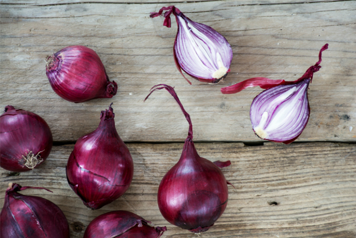 Red Onion Might Stink, But It Kills Cancer Cells And Even Helps Your ...