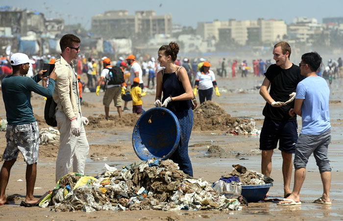 7 Things India Needs To Learn From The Versova Beach Clean Up Drive In ...