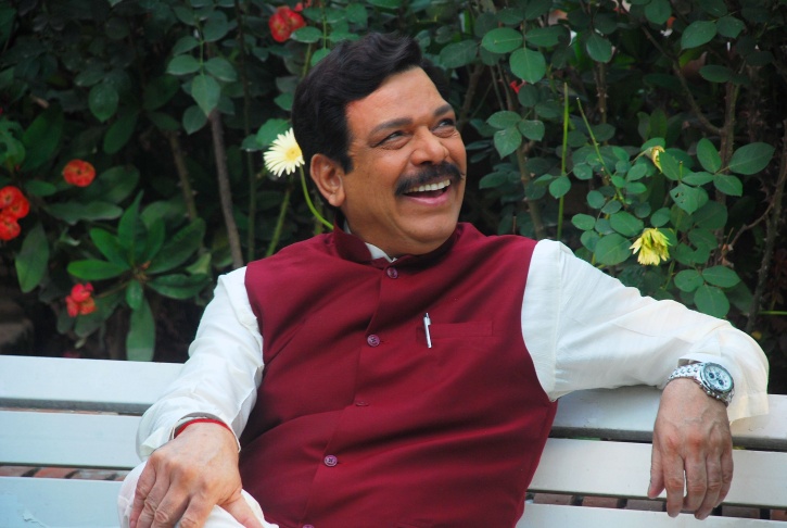 Actor Govind Namdev Sets A Great Example, Gifts Umbrellas And Raincoats ...