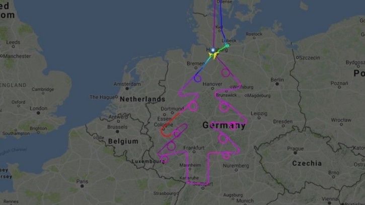 Talented Pilot Draws A 'Christmas Tree' Flight Path In The Sky ...
