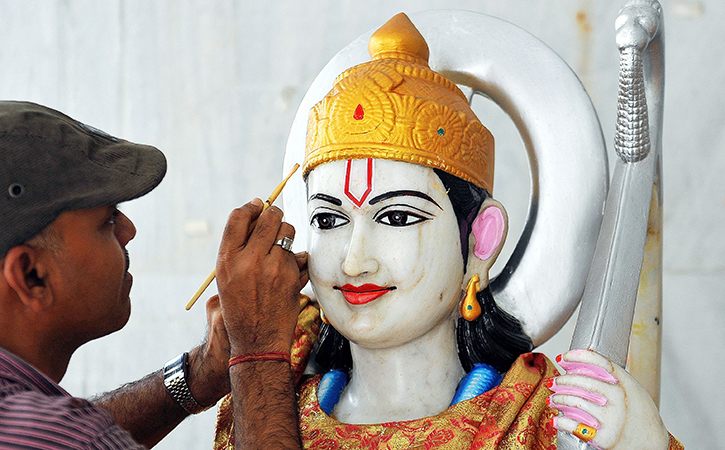 At Ram Janmbhoomi Ayodhya, Three Muslims Dress Up And Illuminate The ...