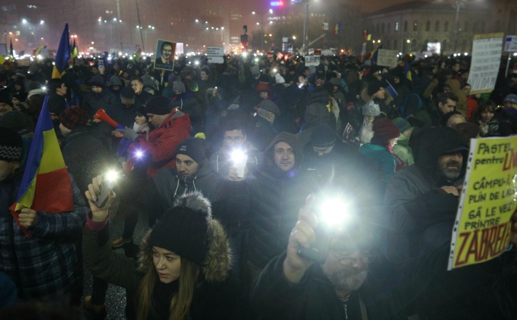 Romanians Are Peacefully Protesting And Making Their Govt Listen To ...