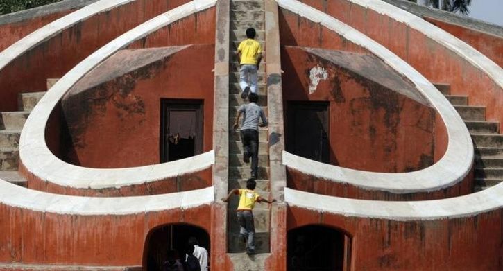 25 Striking Images That Perfectly Capture The Beauty Of Symmetry Around Us