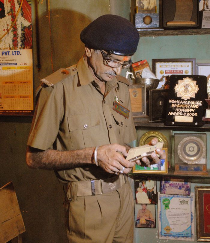 A Kolkata Fireman Who Saved Thousands Of Lives Receives Padma Shri ...