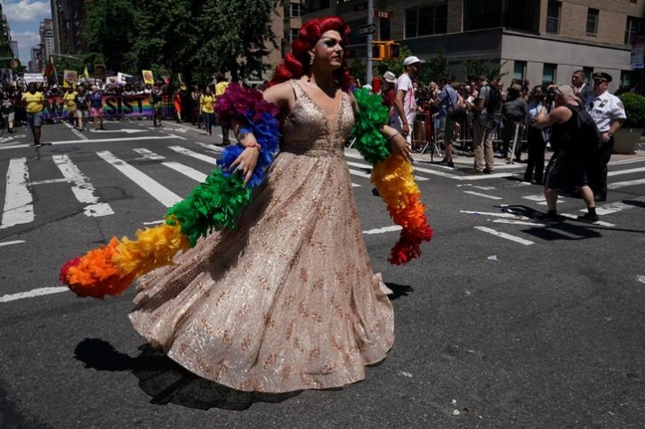 20 Pictures Of Annual Gay Pride Parades Across The World Share Message ...