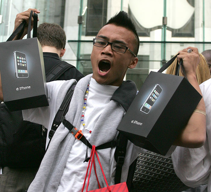 The Very First iPhone Went On Sale On This Day Exactly 10 Years Ago ...