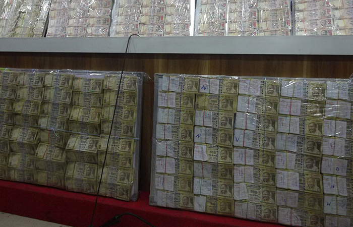 Govt Allows Banks To Exchange Old Notes At RBI Till July 20. But What ...