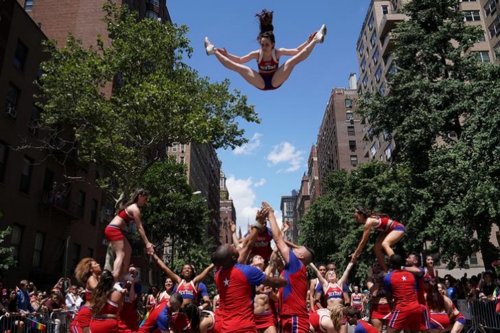 20 Pictures Of Annual Gay Pride Parades Across The World Share Message ...
