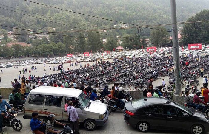 Hundreds Of Tourists Suffer In Peak Season As Traffic Chokes In ...
