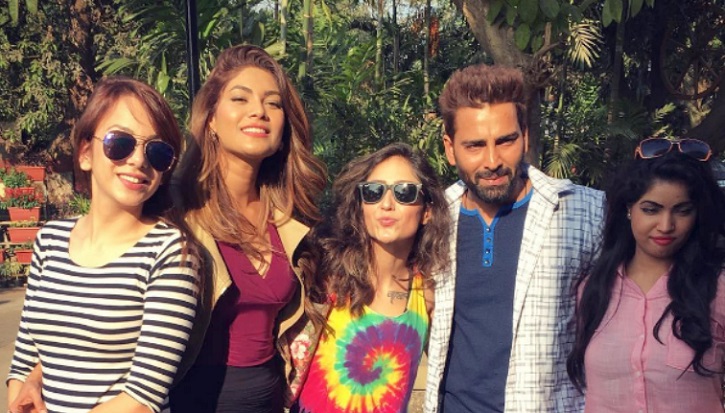 Sunil Grover Hits Out At Kapil Sharma, Milind Soman Swims In The Dead ...