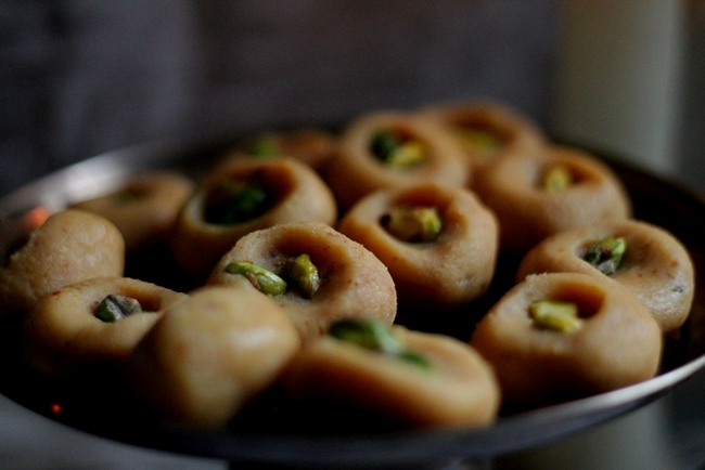 10 Food Items You Must Try If You're Travelling With Indian Railways