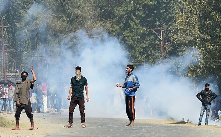 J&K Police Chief Says 90% Decline In Stone-Pelting Incidents In The ...