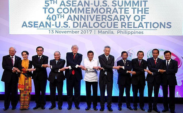 Donald Trump Gets Baffled By The Group Handshake At ASEAN Summit