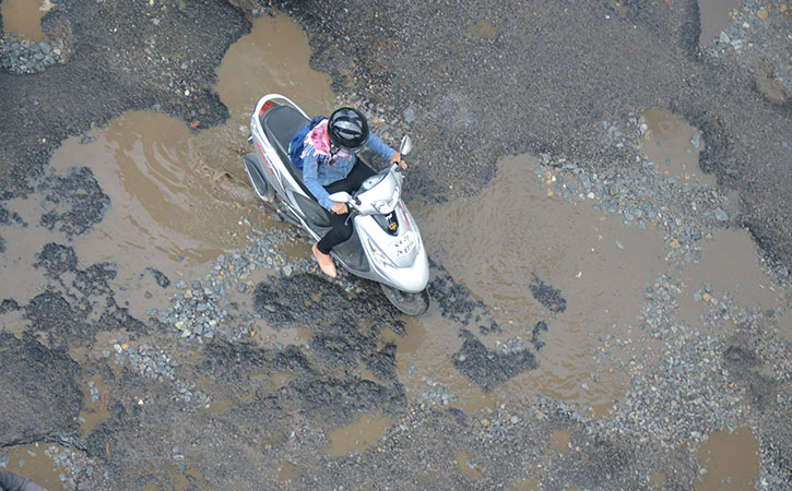Six People Are Killed Due To Deadly Potholes On India Roads Everyday