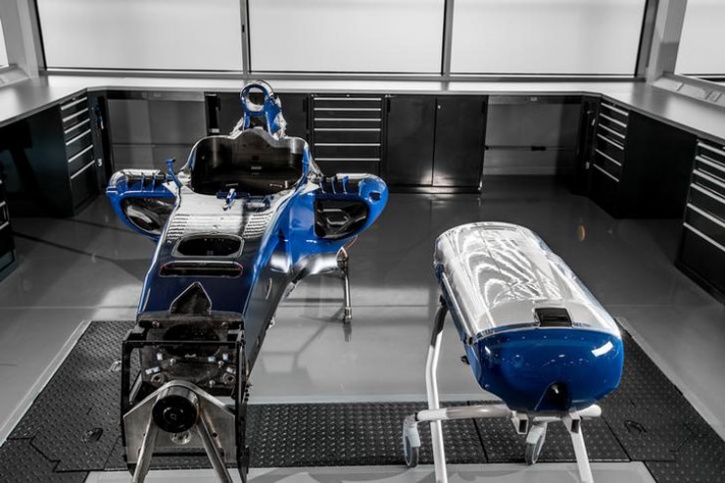This F1 Team Uses Racing Car Technology To Keep Newborns Safe In Ambulances