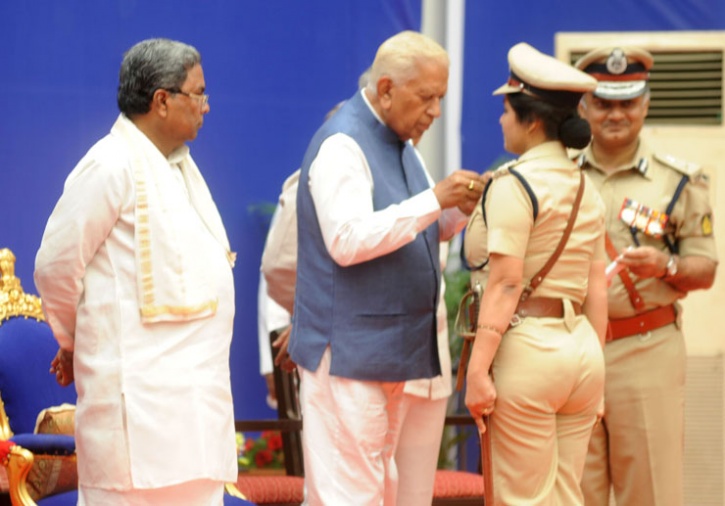 Karnataka Lady Cop Who Exposed VIP Treatment Of Sasikala In Jail Gets ...
