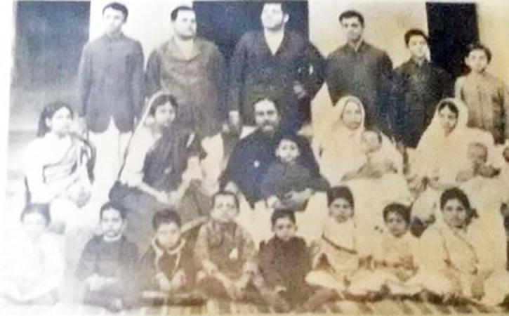 It's Official, Govt Report Reveals That Most Believe Gumnami Baba Was ...