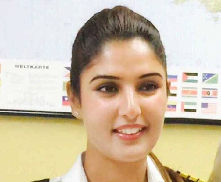 Meet Iram Habib, The First Muslim Woman Commercial Pilot From Kashmir