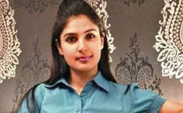 Meet Iram Habib, The First Muslim Woman Commercial Pilot From Kashmir