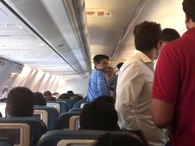Watch & Learn: Plane Empties In Minutes As Patient Passengers Wait ...