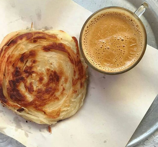 Just 13 Visually Appetizing Pictures Of Chai & Desi Breakfast Combinations!