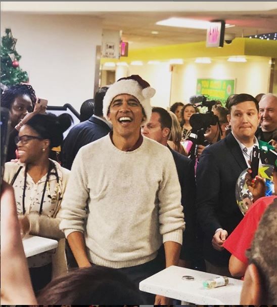 Former U.S President Obama Turns Santa To Greet Children At Hospital ...