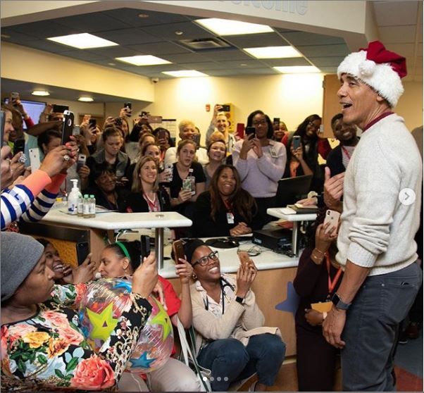 Former U.S President Obama Turns Santa To Greet Children At Hospital ...