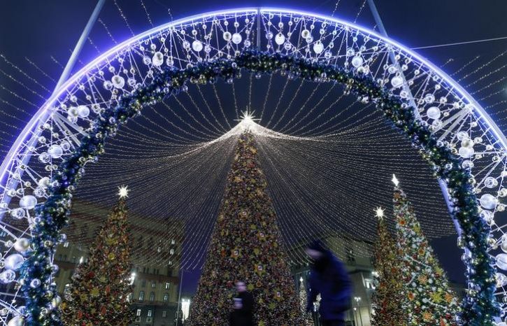 13 Images Show Preparations For Christmas From All Around The World