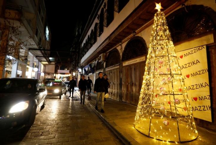 13 Images Show Preparations For Christmas From All Around The World