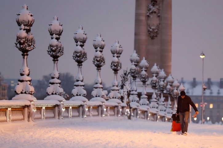 Paris Welcomed Its Biggest Snowfall Yet And The Photos Will Give You ...