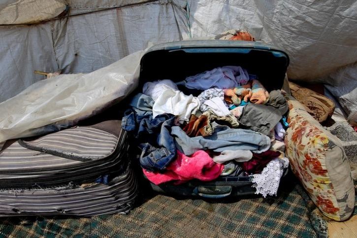 16 Heartbreaking Pictures That Show How A Displaced Yemeni Family Is ...