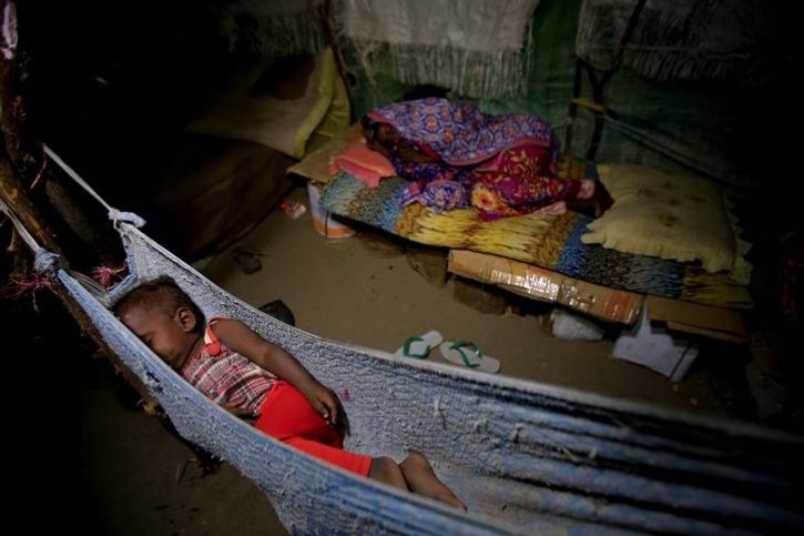 16 Heartbreaking Pictures That Show How A Displaced Yemeni Family Is ...