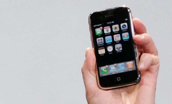 11 Years Ago, Steve Jobs Unveiled Apple's 1st iPhone & Gave Birth To ...