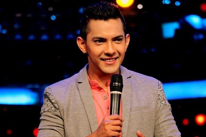 Udit Narayan's Son Aditya Rams Car Into Auto Rickshaw And Injures Two ... Udit Narayan's Son Aditya Rams Car Into Auto Rickshaw And Injures Two ...