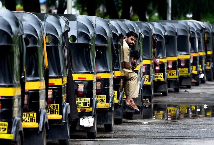 Mumbai Auto Driver Returns Bag Containing Rs 80K, Earns Free Education ...