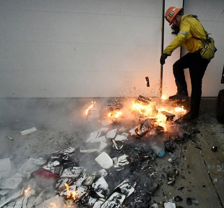 13 Images Show How The Deadly California Fire Gutted A Historic Town In ...