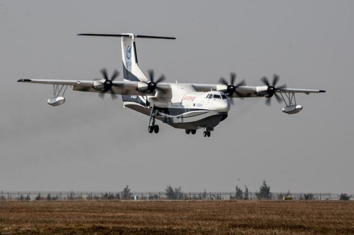China Built World's Largest Seaplane AG600 Completes Maiden Flight Test