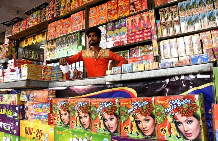 Here's Everything About Eco-Friendly Crackers Capable Of Reducing ...