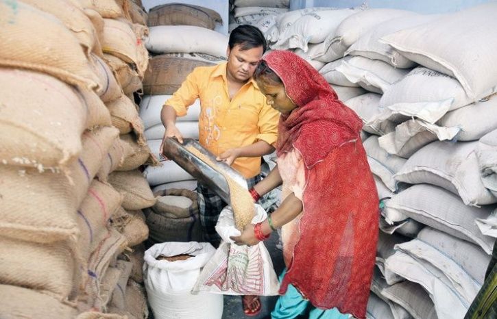 Here's How This ‘Anaaj Bank’ Is Helping Poor Villagers In UP To Get Food