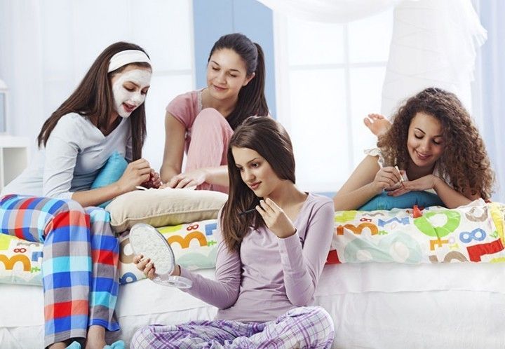 Here Are 11 Things Only Those Who Have Lived The Bittersweet Hostel Life Can Relate To