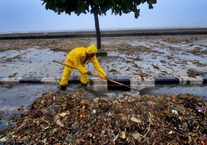 Unnao Rape Survivor Critical, High Tide Brings 25 Tonnes Of Trash Along In Mumbai + More Top News