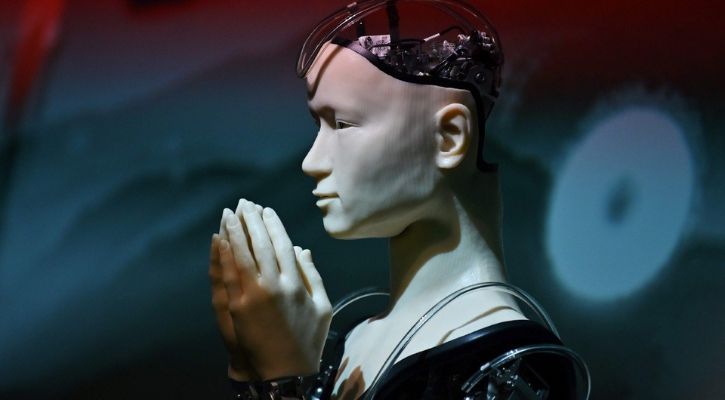 This Japanese Temple Has A Robot Priest To Sing Prayers & Attract Youth ...