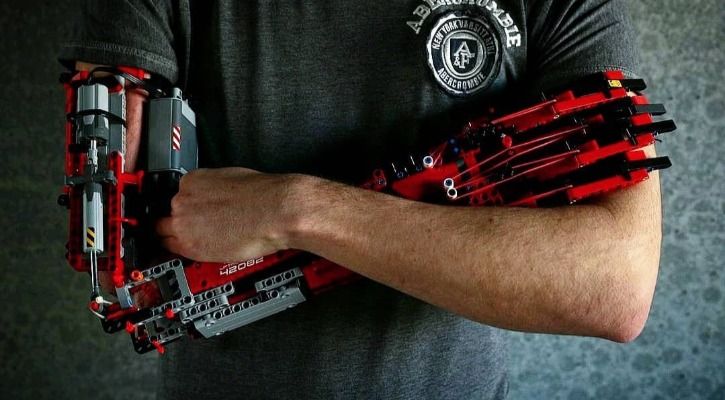 This 19-Year-Old Iron Man Fan Built A Fully Functional Prosthetic Arms ...