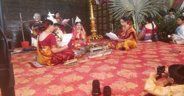 Female Priests Perform ‘Biye’ & Dad Refuses Kanyadaan, A Bengali ...