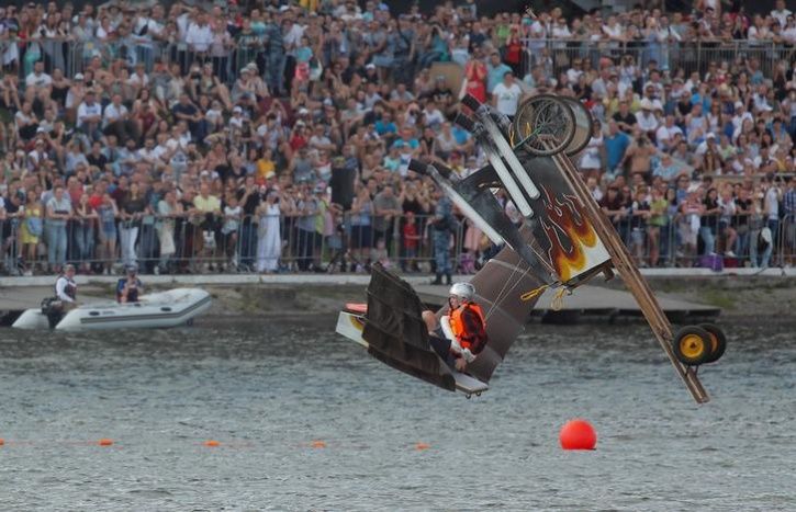 13 Pictures Of People Crashing Their Homemade Human Powered Flying Machines